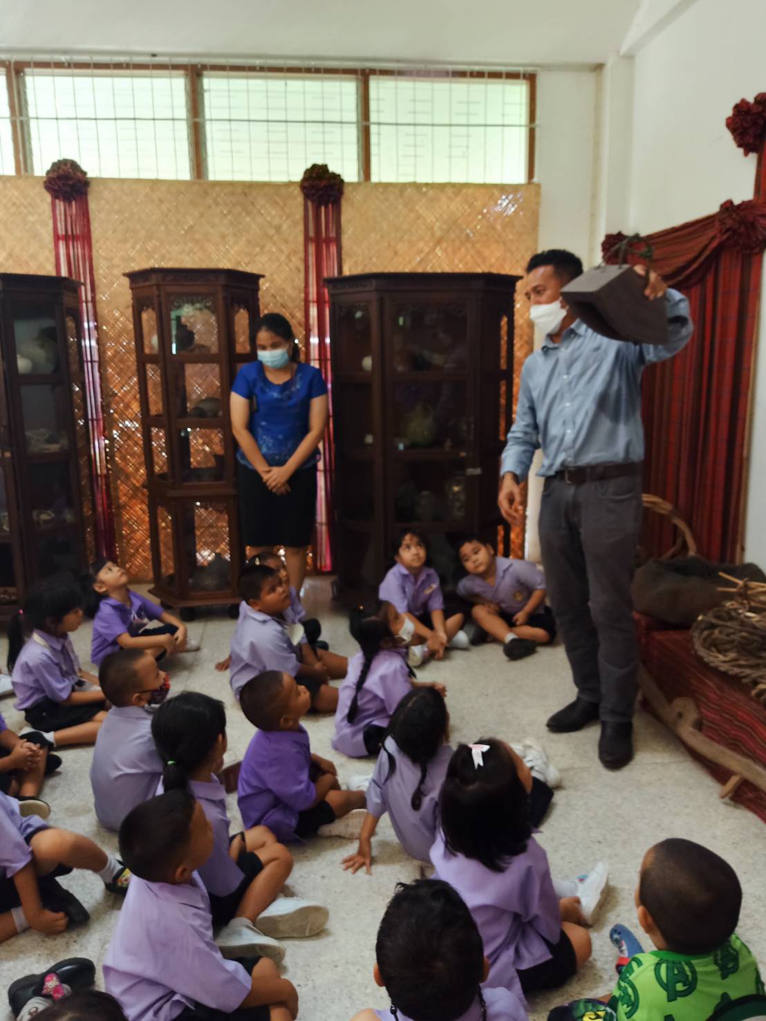 นร.ชั้นบริบาล-อนุบาล 3 เข้าเยี่ยมชมหอวัฒนธรรม ม.ราชภัฏสุรินทร์ – Satit SRRU